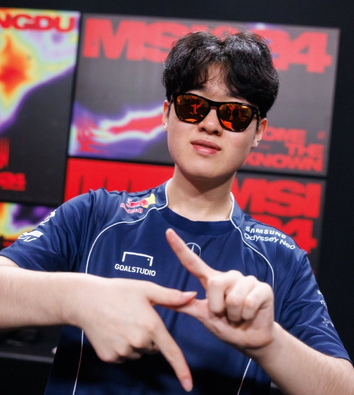 SKT一代目冠军上单Impact和Faker在S3捧杯时，Zeus只有9岁-直播吧手机版