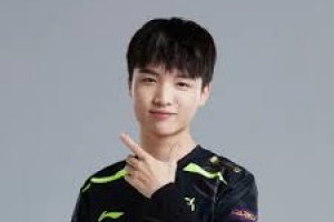 爆💥XLB红温怒喷Doinb：我在和队友开玩笑，他非要接梗，非要搞别人心态！-直播吧手机版