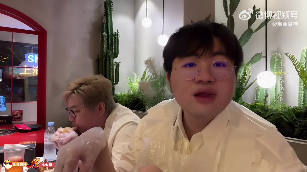 香槟已开就是狂！姿态：除了Uzi+Ming 其他队哪个下路能和我们碰-直播吧