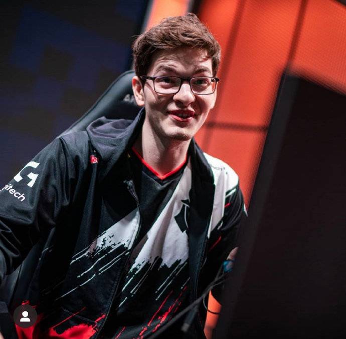 G2官方Ins晒选手搞怪照片 Perkz逃过一劫-直播吧zhibo8.cc