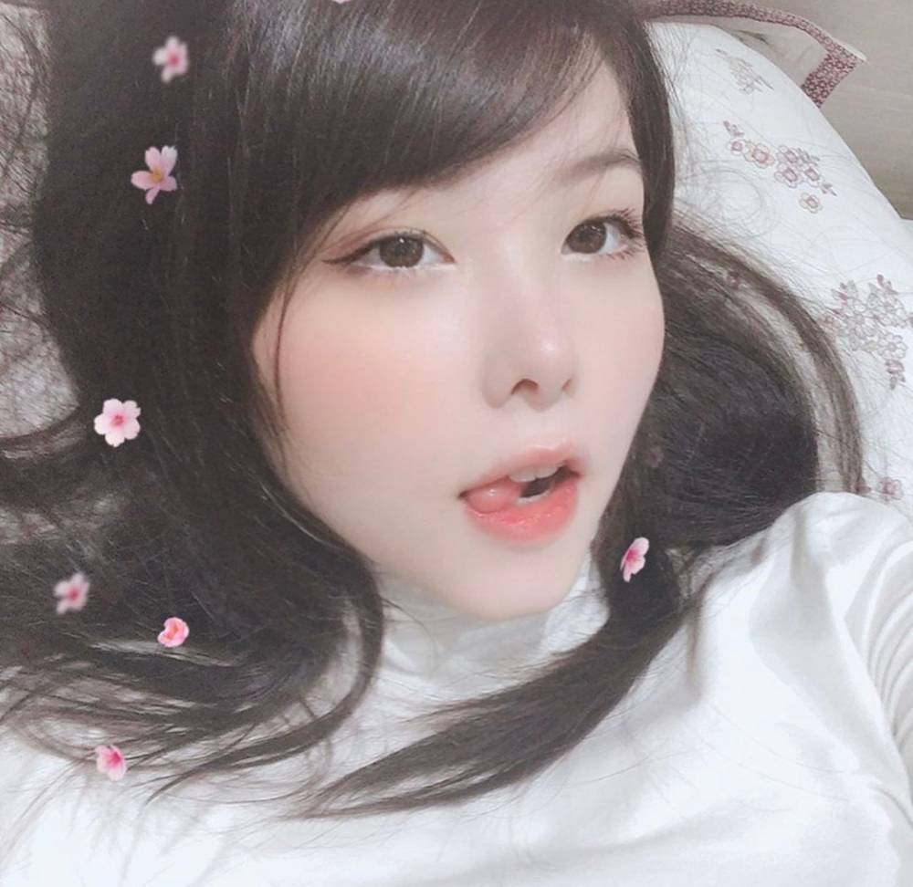 Mayumi更新Ins晒美照并表白：LPL我爱你-直播吧zhibo8.cc