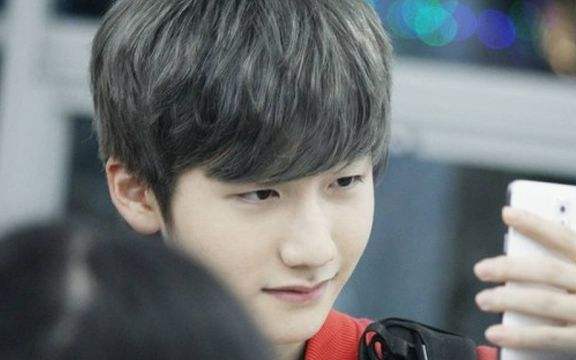 小花生发博致敬Uzi：Uzi永远滴神-直播吧zhibo8.cc