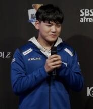 T1_Gumayusi：一直很喜欢 Uzi，希望将来能成为像他一样的ADC-直播吧zhibo8.cc