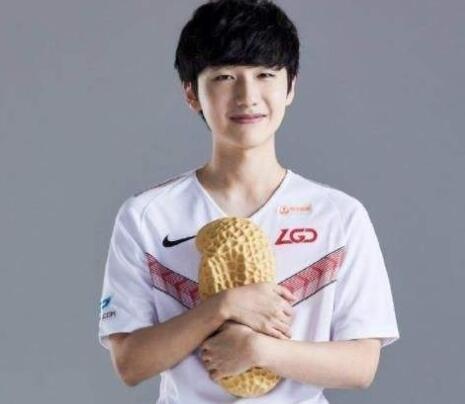 身在NS心在LGD？Peanut在LCK季后赛揭幕战开场亮出LGD队标-直播吧zhibo8.cc