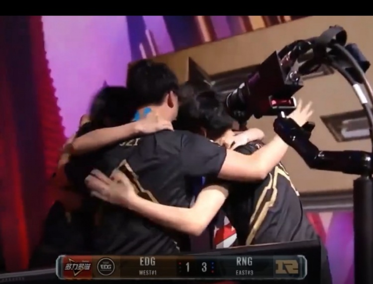 LPL八年春决经典回顾！从EDG霸王初登场到IG碾压加冕-直播吧zhibo8.cc