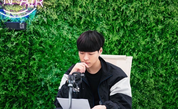 传奇上单联动！CuVee和Smeb一同拍摄GEN的油管节目-直播吧zhibo8.cc