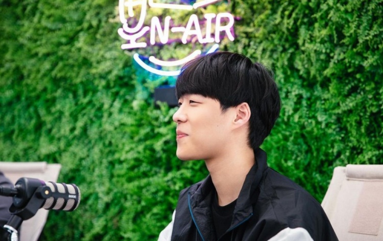 传奇上单联动！CuVee和Smeb一同拍摄GEN的油管节目-直播吧zhibo8.cc