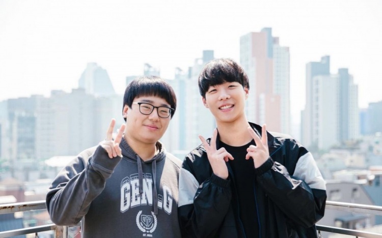 传奇上单联动！CuVee和Smeb一同拍摄GEN的油管节目-直播吧zhibo8.cc