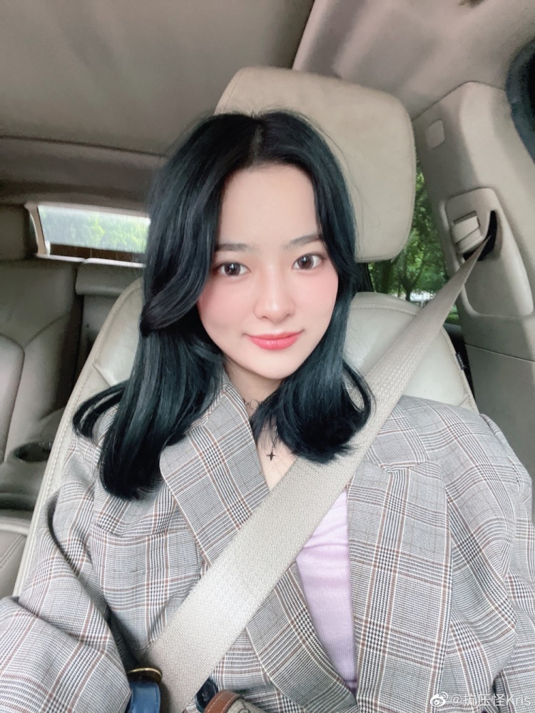 解说Kris晒照：好友成婚 一早便去接亲了-直播吧zhibo8.cc