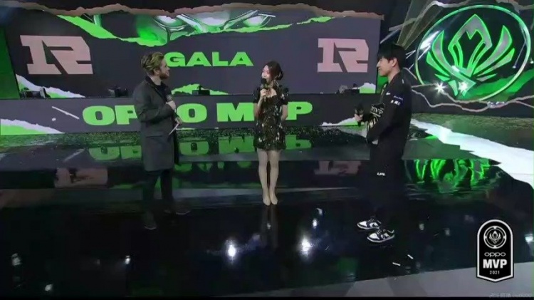 赛后采访FMVP GALA：感觉还挺开心，毕竟可以拿到FMVP-直播吧zhibo8.cc