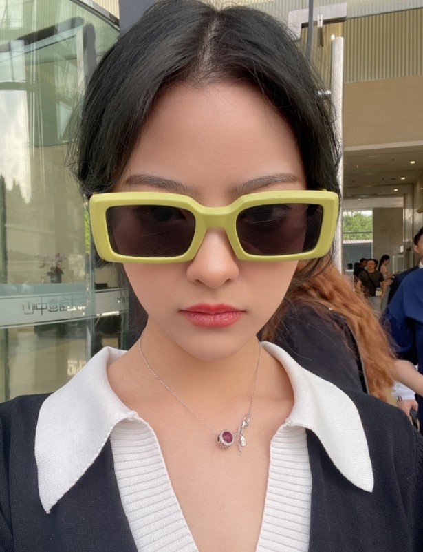 解说Kris晒合照：瞳夕、雨童、俊日正在待命🍄🍄🍄-直播吧zhibo8.cc