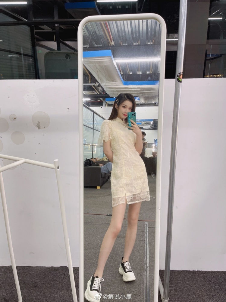 KPL解说小鹿晒照：这个镜子有点东西-直播吧zhibo8.cc