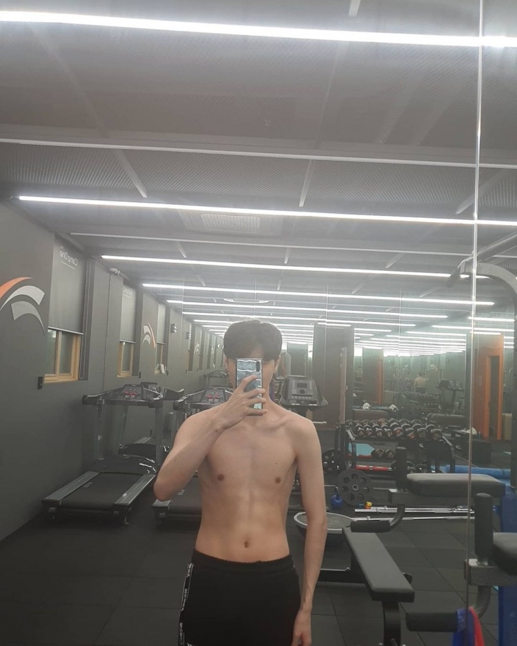 Chovy更新INS大秀身材：职业选手也不忘记锻炼啊-直播吧zhibo8.cc