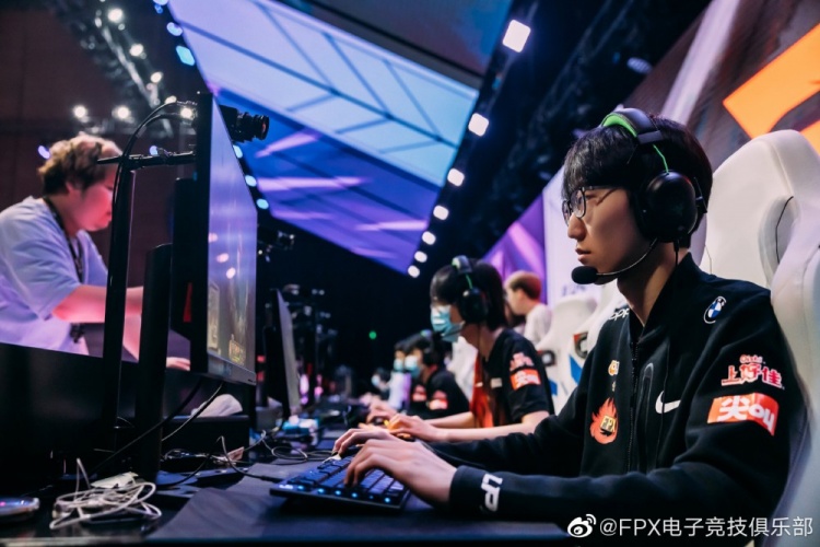 SN对阵LNG：第三场Sofm螳螂究极折磨LNG 创下联盟夏季赛时长第二-直播吧zhibo8.cc