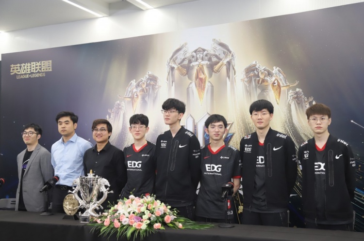 EDG赛后群访 教练：世界赛LCK赛区最应该注意的队伍是DK和T1-直播吧zhibo8.cc