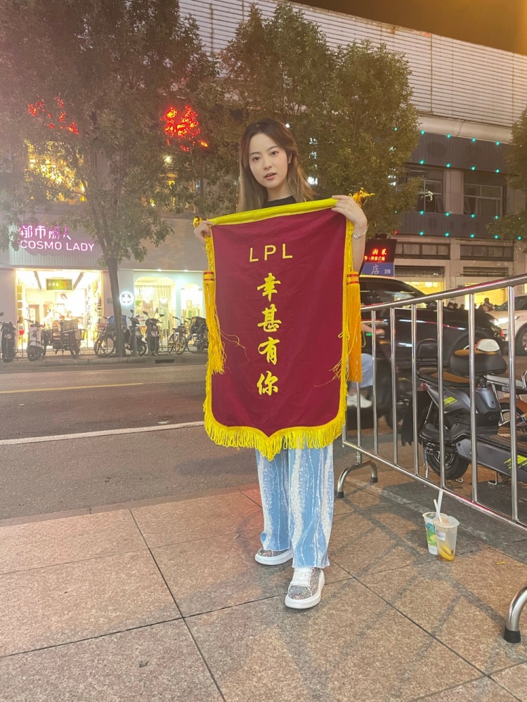 LPL解说Kris晒图：利刃华尔兹-直播吧zhibo8.cc