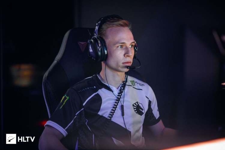 EliGE：几年内都不会有人能打出refrezh的那种残局，线上赛很难受-直播吧zhibo8.cc