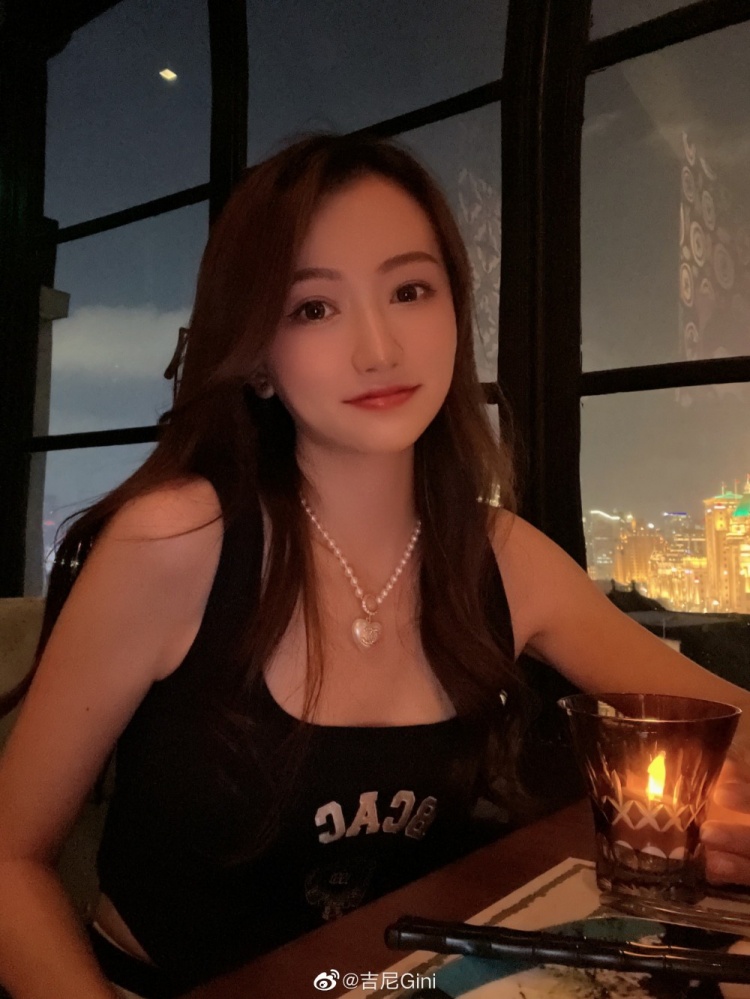 VSPN游戏主持吉尼晒照：美女的事你少管！-直播吧zhibo8.cc