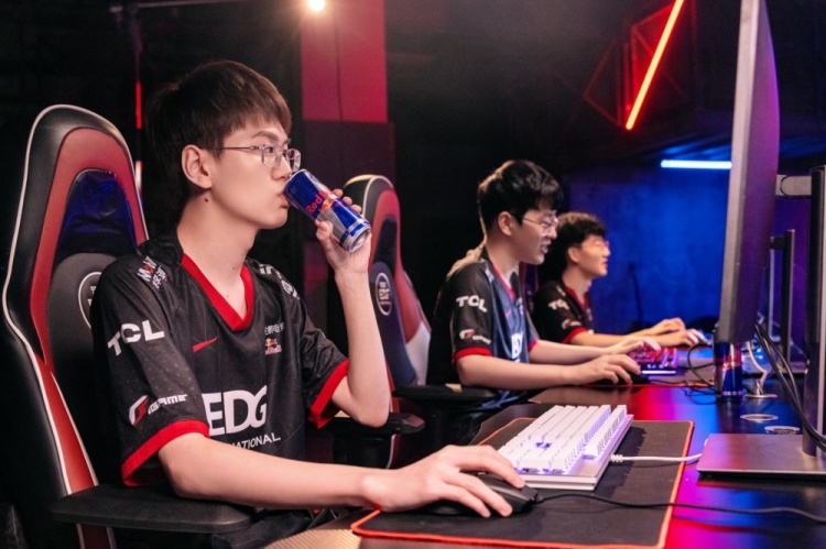 EDG与红牛达成战略合作 S11全球总决赛势在捧杯-直播吧zhibo8.cc