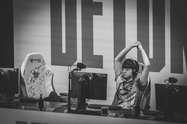 LOL官推：100T与DFM正式告别本次S11舞台-直播吧zhibo8.cc