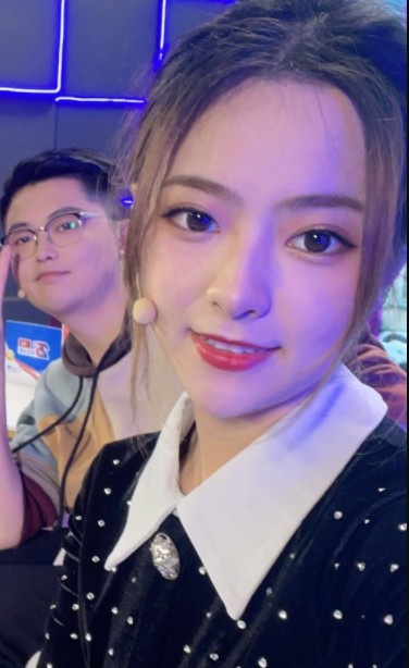 解说Kris：斗鱼赛前节目 和潘铭允 雨童一起为Edg加油-直播吧zhibo8.cc