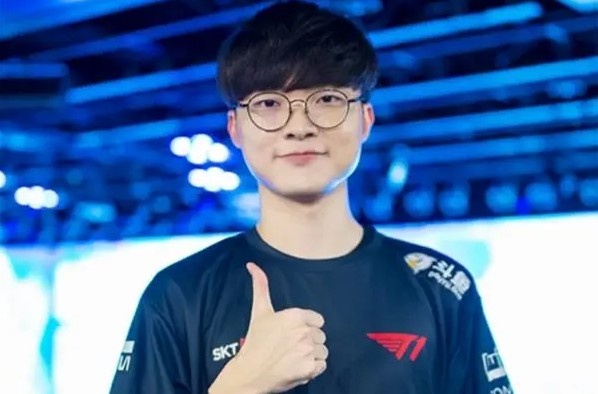 韩网记者：根据官方选手合同库的时间，Faker现在是自由人身份-直播吧zhibo8.cc