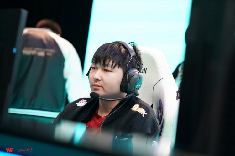 【票选背锅王】旋转木马Beishang 迷失的FMVP Scout-直播吧zhibo8.cc