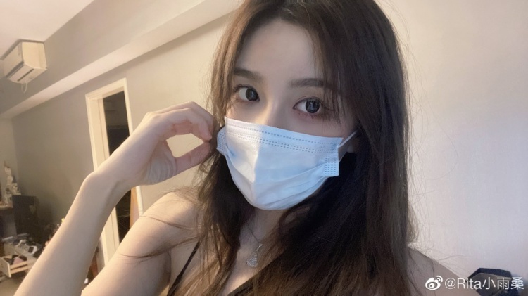 解说Rita晒照：今天只有半张脸 老夫老妻了凑合看看呗-直播吧zhibo8.cc