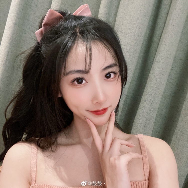 解说鼓鼓：大伙同样是Sb，我却是Sweet Baby～-直播吧zhibo8.cc