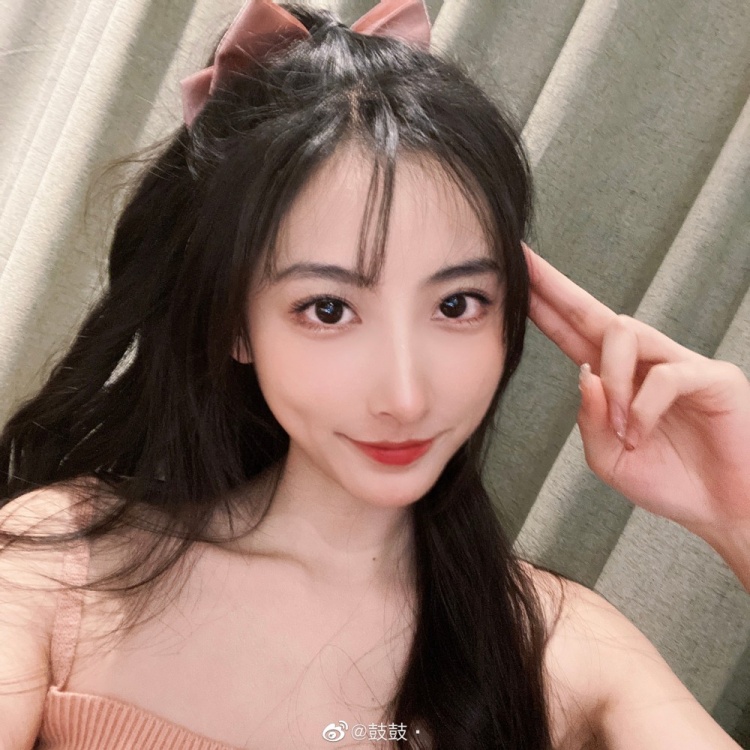 解说鼓鼓：大伙同样是Sb，我却是Sweet Baby～-直播吧zhibo8.cc