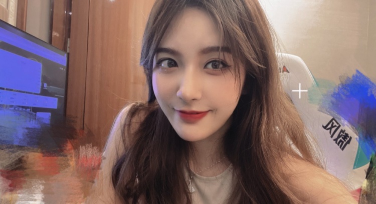 解说Rita晒照：最近头发长了感觉像个野人-直播吧zhibo8.cc