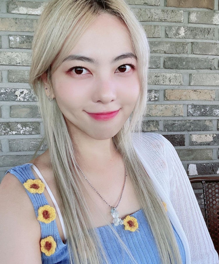 大伙想看的来了！Jankos约会的女主播Plumy 吧友们给几分？-直播吧zhibo8.cc