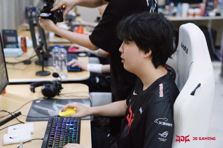 LMS讨论LGD不敌JDG：LGD就硬抄iG的阵容 但玩得又没iG好-直播吧zhibo8.cc