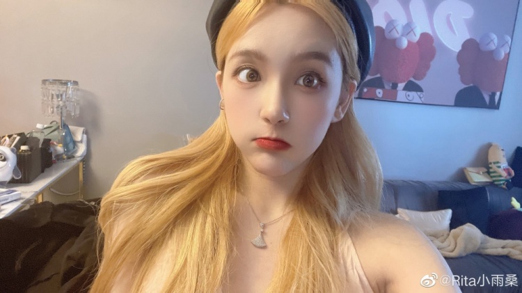 Rita晒照：太热太晒了！！-直播吧zhibo8.cc