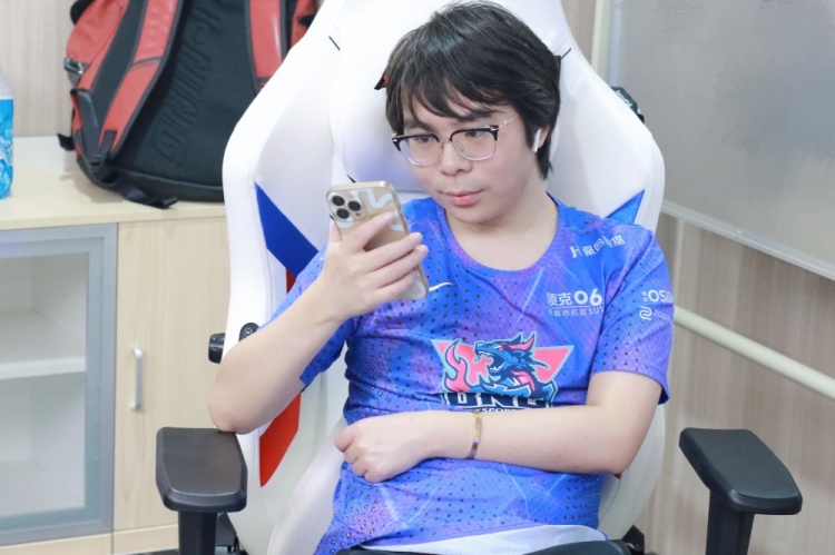 LNG将Iwandy换下，LvMao本赛季首次登场-直播吧zhibo8.cc