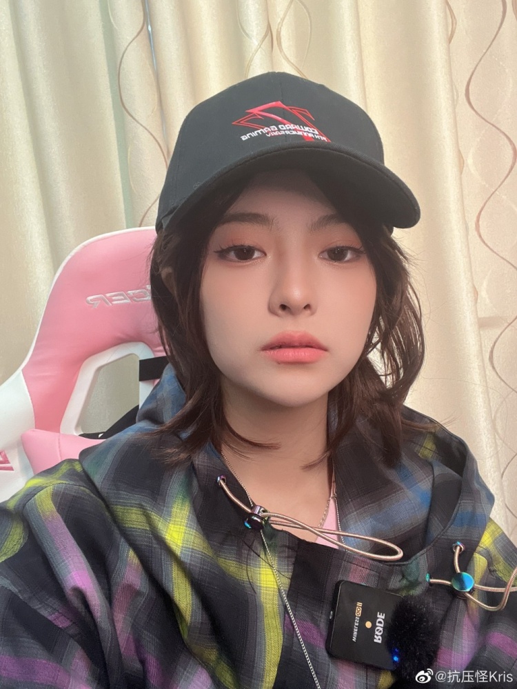 解说Kris晒照：今天是帅哥小唐-直播吧zhibo8.cc
