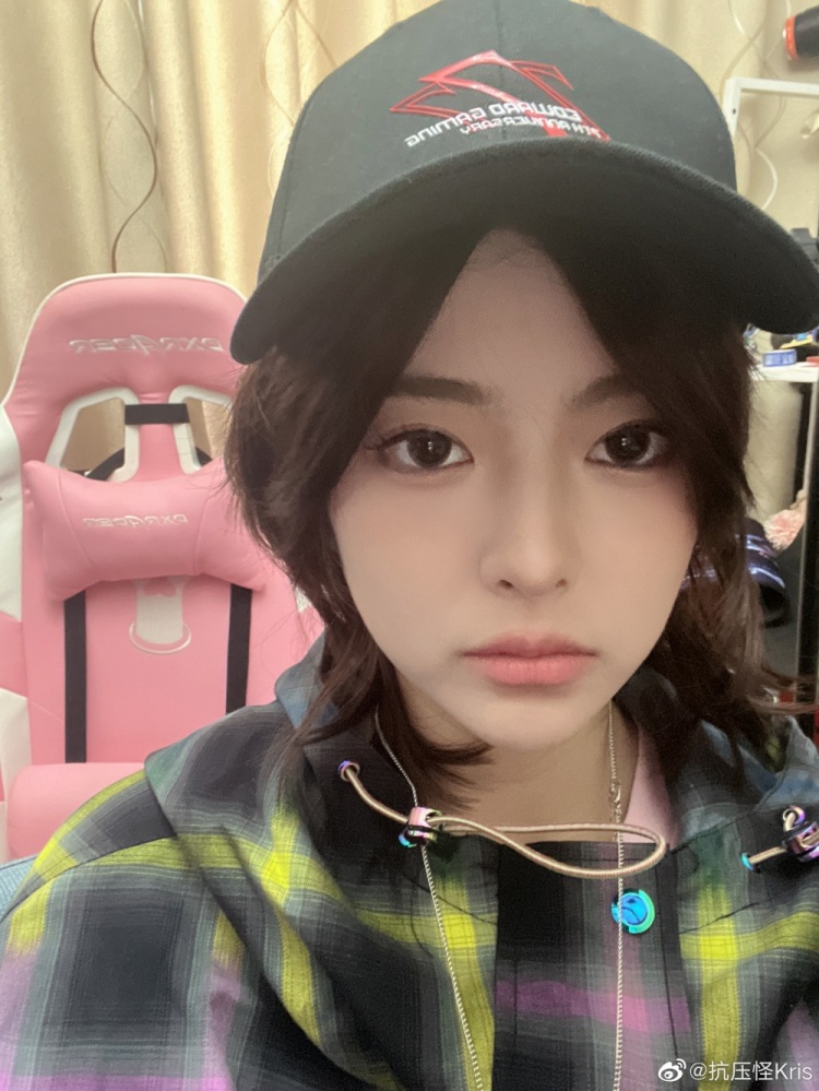 解说Kris晒照：今天是帅哥小唐-直播吧zhibo8.cc