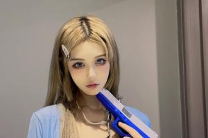 PCL Wuk战队女选手ruiwen晒照：有些女孩生来就代表勇敢-直播吧