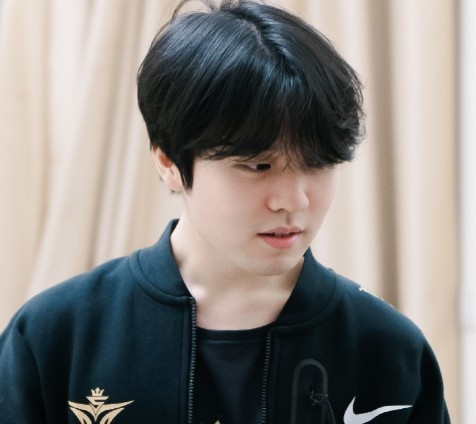 是否考虑季后赛轮换小秀神Dream？Rookie今日表现起伏较大-直播吧