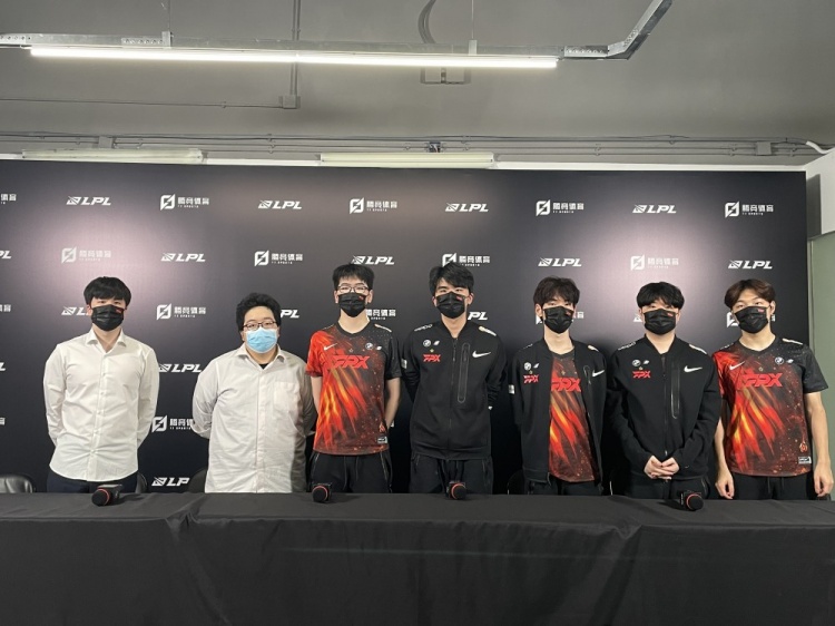 FPX赛后群访 Summit：今天自己的状态不错，运气也很不错-直播吧