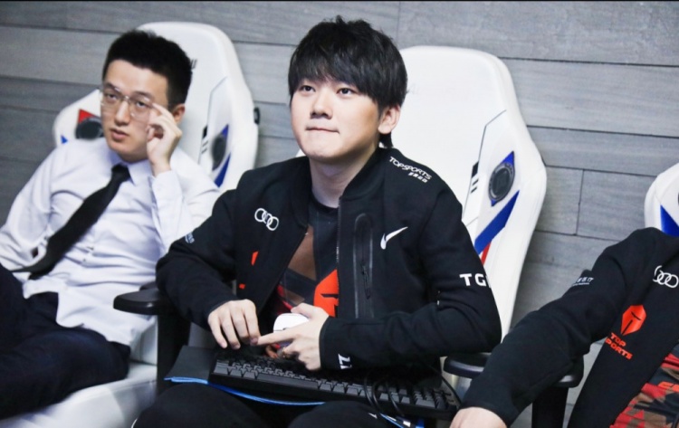 国际赛冠军AD大乱斗！上半区下路为：JKL、LWX、Viper、Gala-直播吧