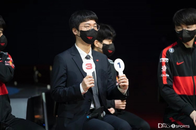LCK决赛媒体会：GEN教练认为GEN3-0，T1教练认为T1 3-1-直播吧