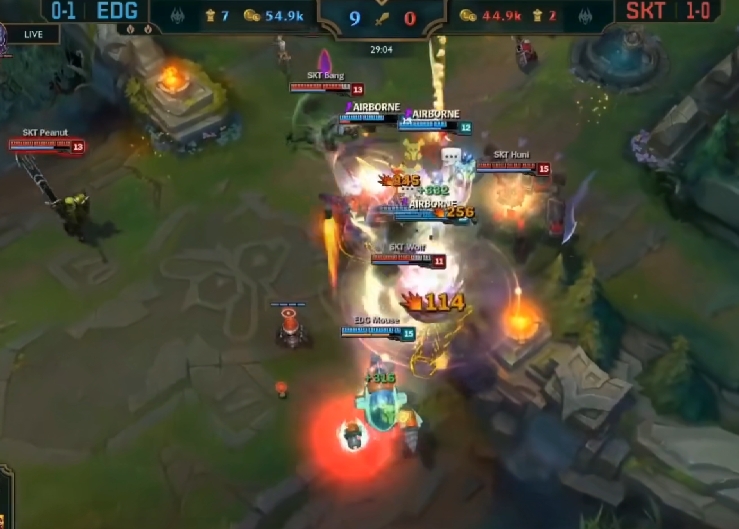 一种魔咒？盘点历次EDG领先近一万经济被翻 SKT洛成名画-直播吧