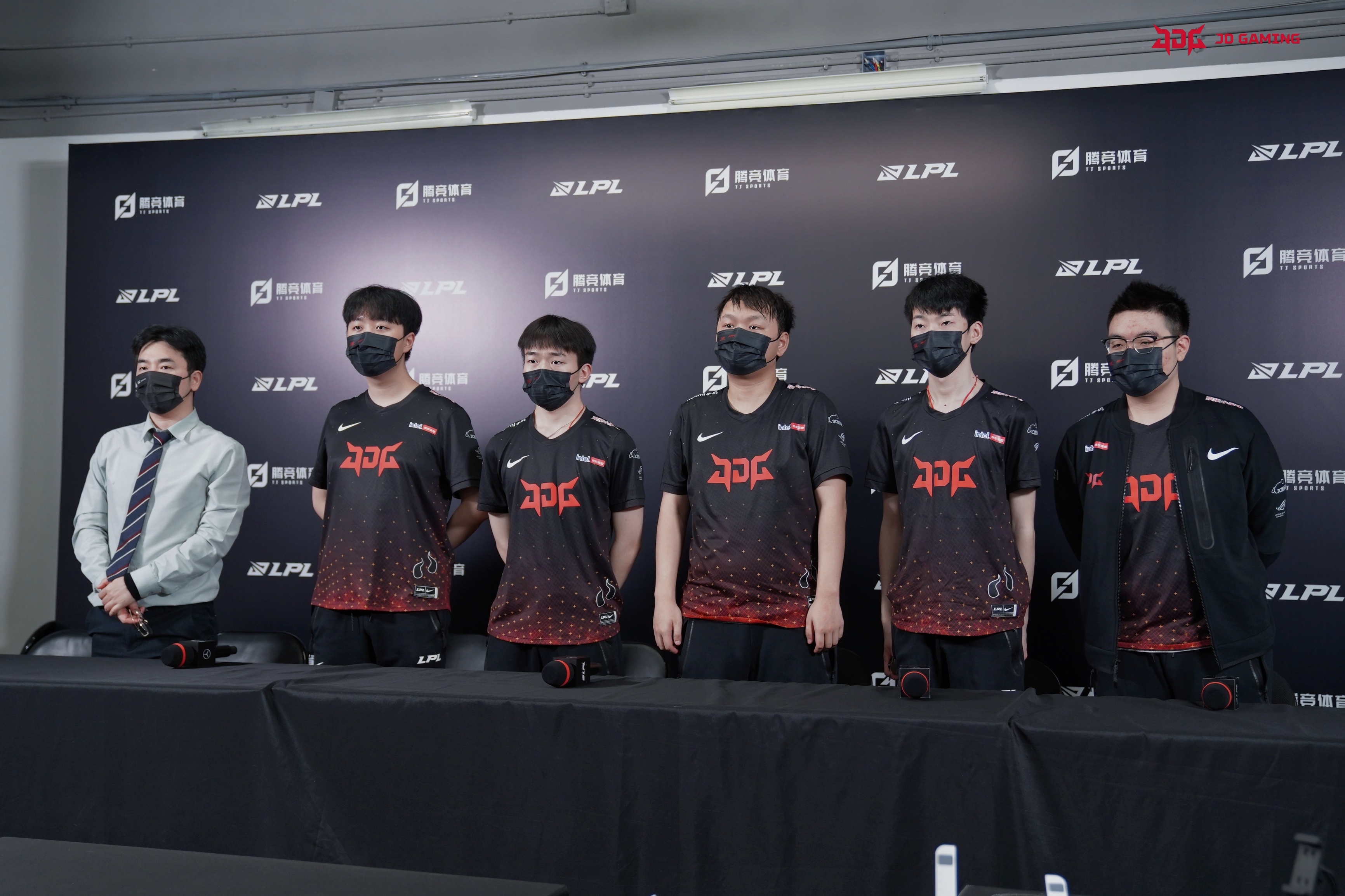 JDG官方：Homme，他们是光，但因你闪耀-直播吧