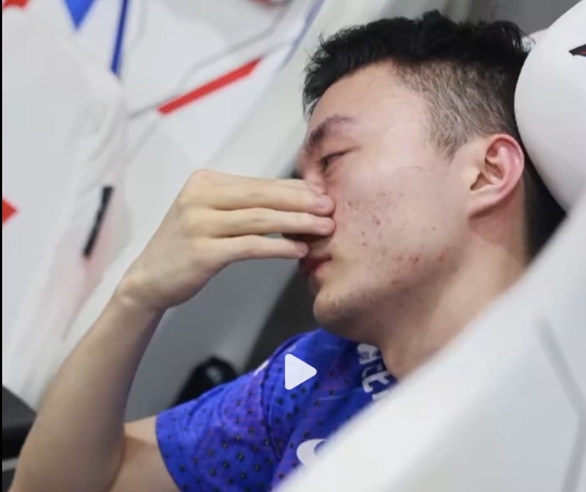 LNG赛后花絮：Light后台痛哭,教练谈话Ale,Doinb眼红神情呆滞-直播吧