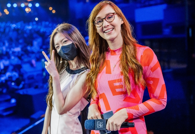 LEC美女主持Sjokz盛赞三位翻译：感谢她们一起呈现精彩的采访-直播吧