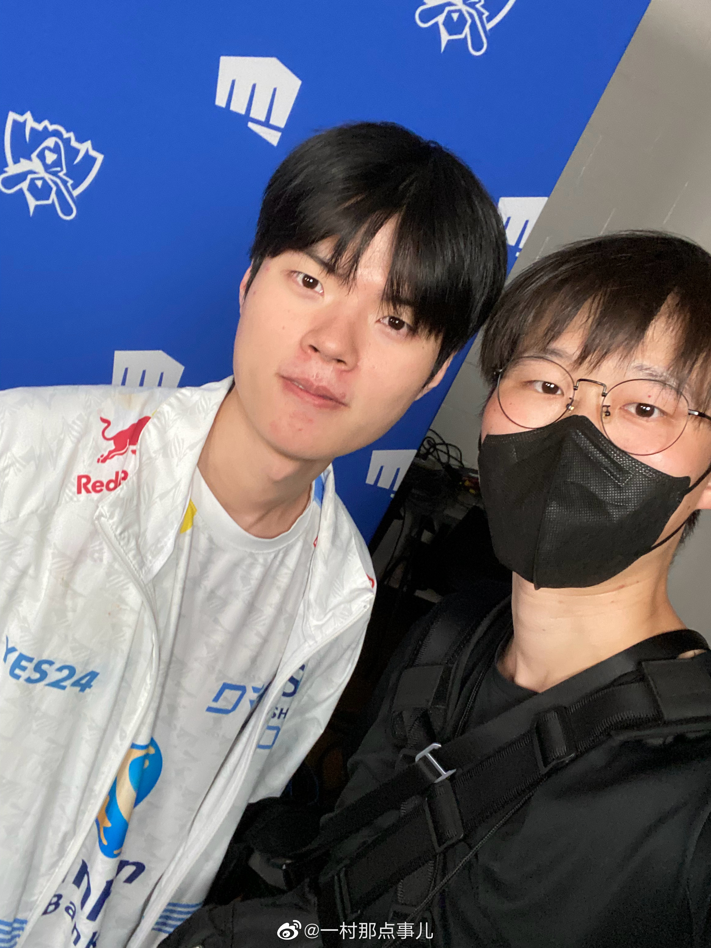 摄影师一村晒与Deft合照：2015-2022-直播吧