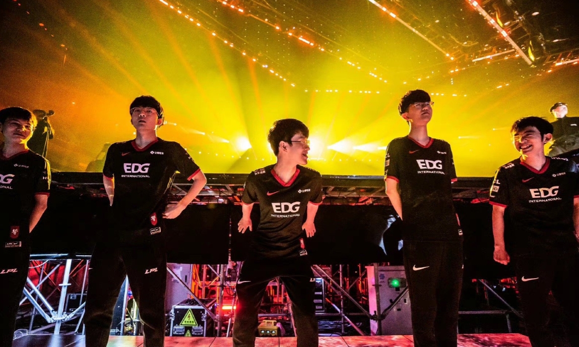 Viper感慨：在EDG就是关于五个白痴的故事-直播吧