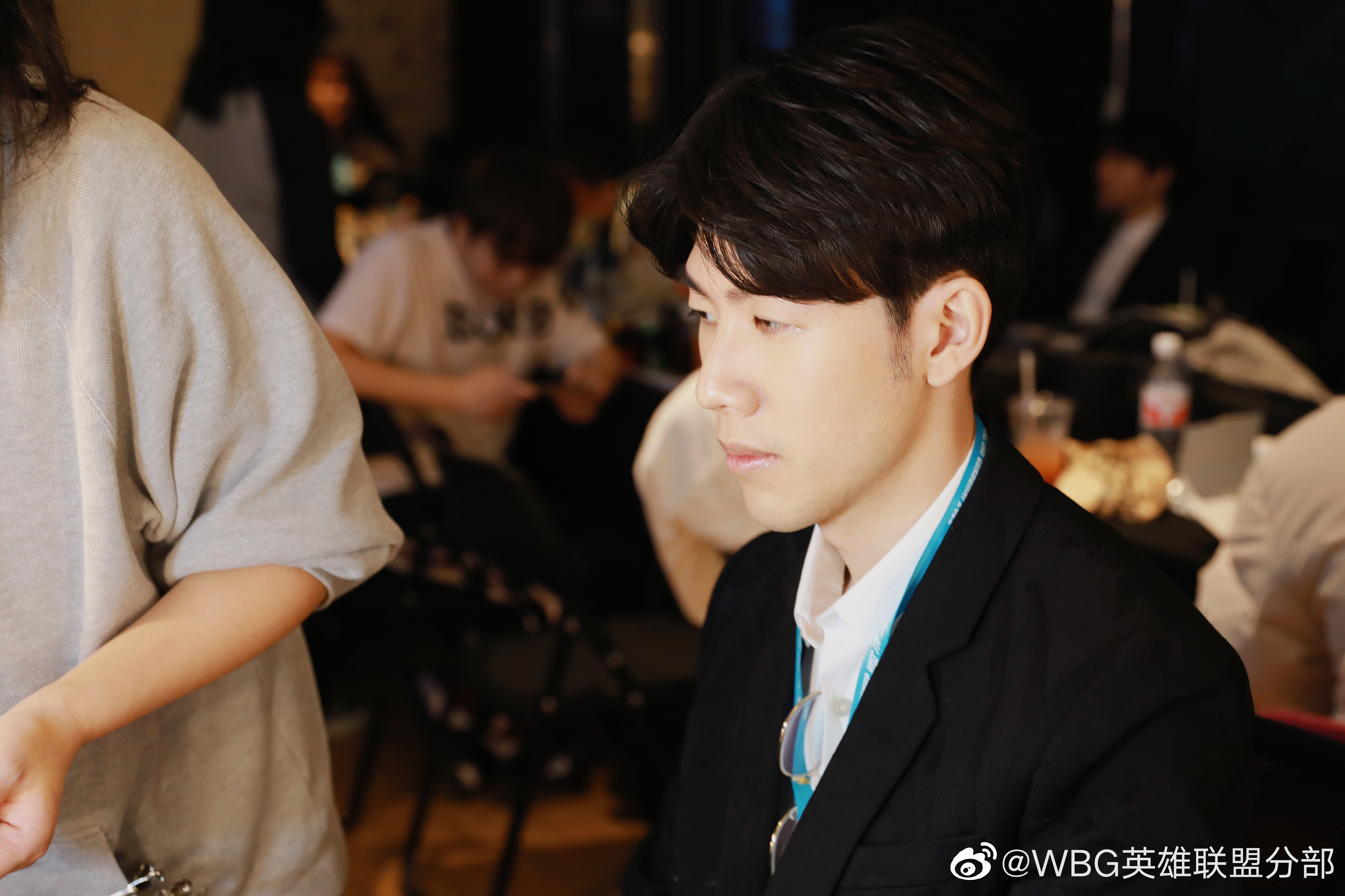 WBG全明星后台花絮：西装限定皮肤 好久不见shy先生-直播吧