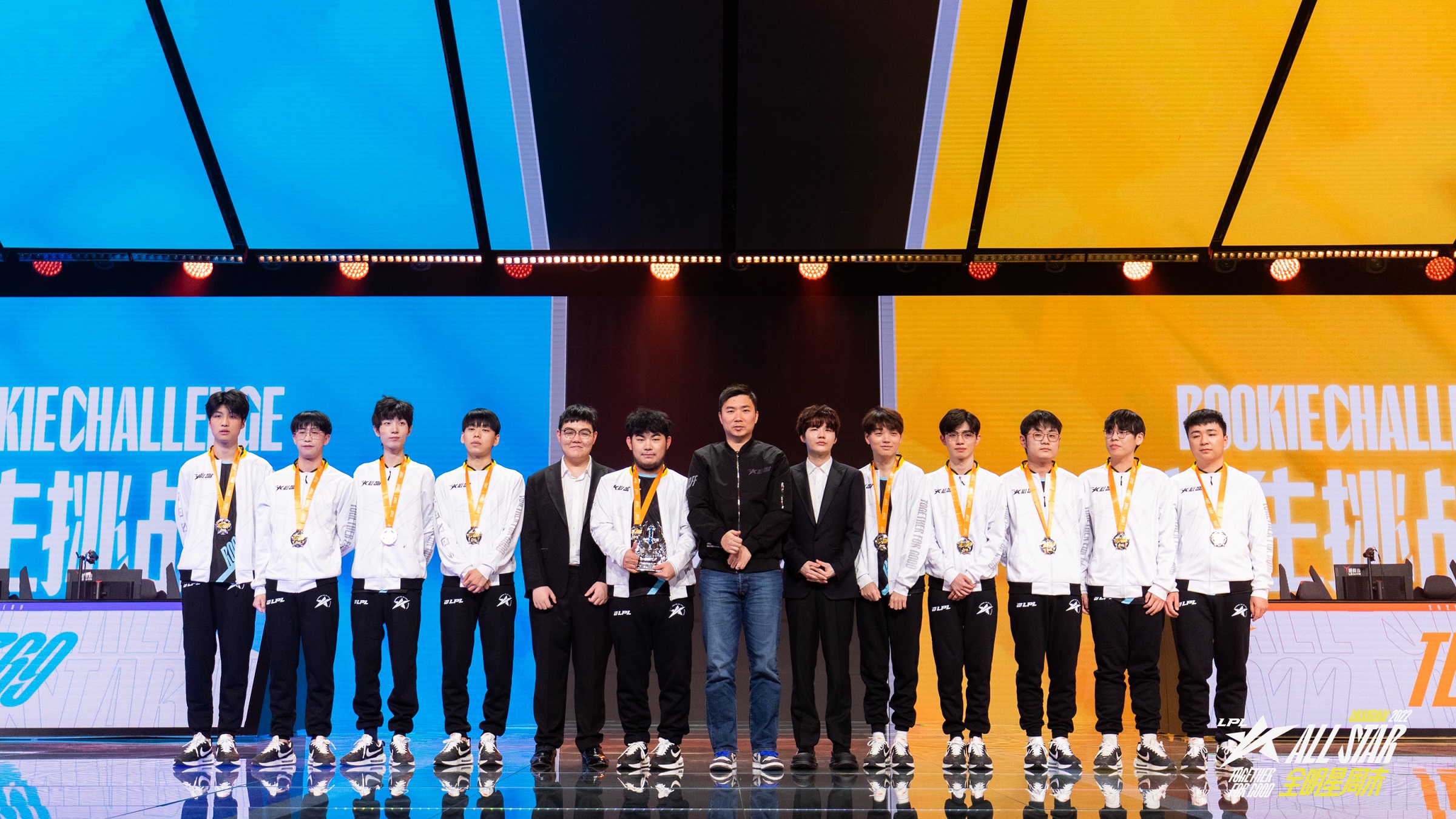 2022LPL全明星周末精彩落幕 年度重磅大奖揭晓-直播吧